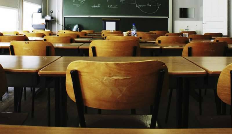 Modena, studente minaccia insegnante con una pistola: voleva riavere le ...
